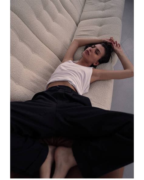 Пин от пользователя Екатерина Гузей на доске Идеи для фото Фотосессия Картинки поз Студийные