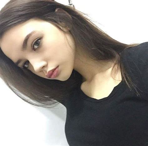 Jawline Girl 2016 Selfies Pale Girls With Brown Hair Pretty People