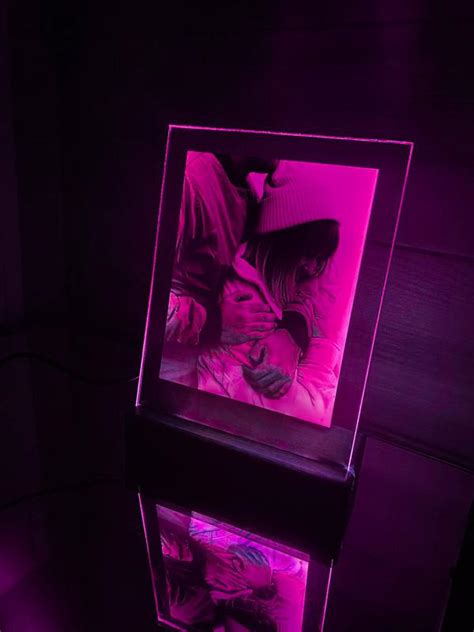 Настільна фотографія нічник з Usb розємом під павербанк з чорною підставкою — ціна 720 грн у