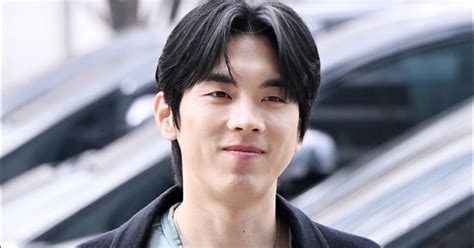 Md포토 홍이삭 오늘은 안경 안쓰고 왔어요