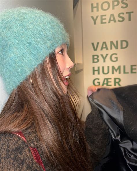 서윤 맥주호불호🍻 💚 난 완전 야호😍 칼즈버그는 양조장에서 먹어야 제 맛입니다 아오 No긴말 Instagram