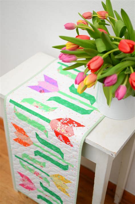 Tulip Table Runner Tutorial And Pattern Add On Ellis And Higgs
