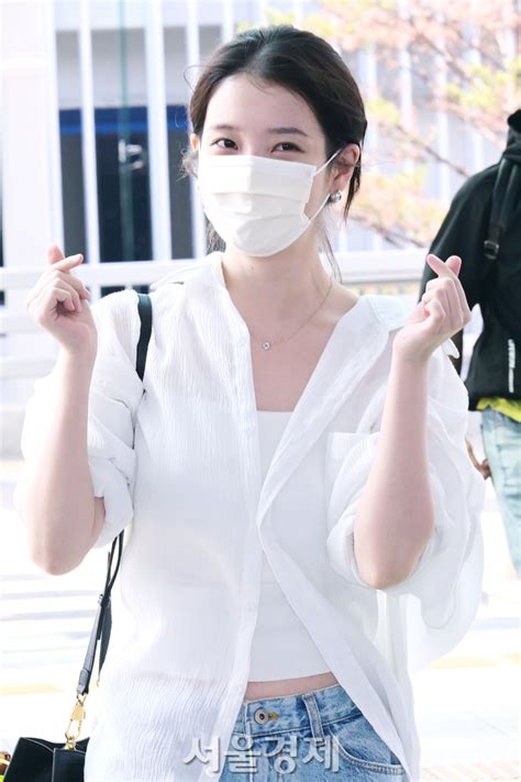 아이유 플러팅 하트 Se★포토 서울경제