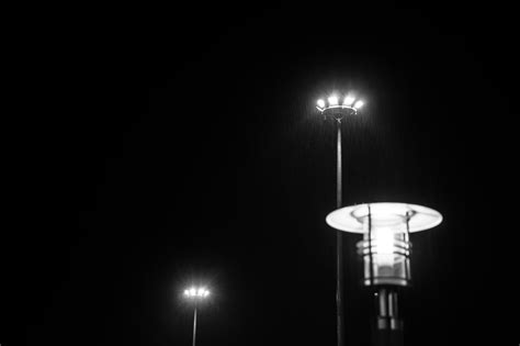 무료 이미지 빛 검정색과 흰색 밤 어둠 가로등 램프 조명 장식 전등 흑백 사진 백열 전구 5729x3819 152437 무료 이미지 Pxhere