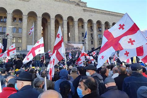9 აპრილს რუსთაველის გამზირზე მეხუთე კოლონა იდგა