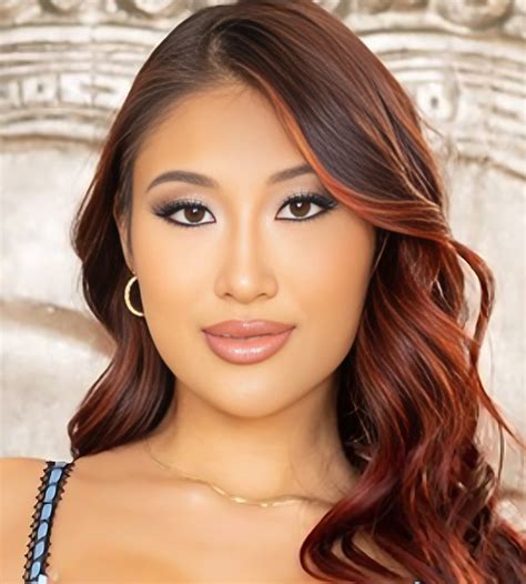 Mina Luxx Actress Age Height Weight Wikipedia Biography Videos Boyfriend And More