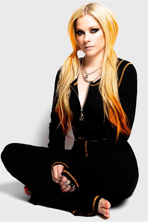 Hq Avril Lavigne X Killstar Halloween Collection