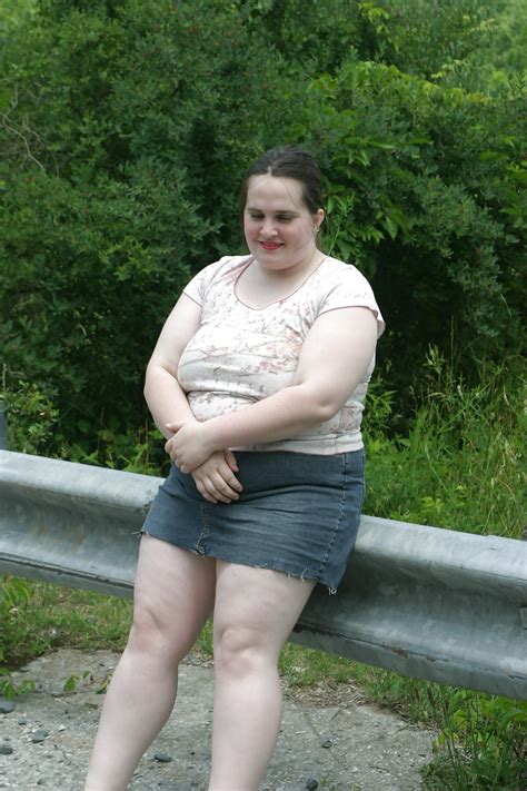 Kaylee On The Railroad Tracks Porn Pictures Xxx Photos Sex Images 1630521 Pictoa