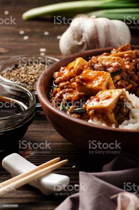 돼지고기 부추를 곁들인 전통 중국 식 마포 두부 요리밥 밥 사천 후추 마늘과 향신료 클로즈업 사천요리에 대한 스톡 사진 및 기타 이미지 Istock