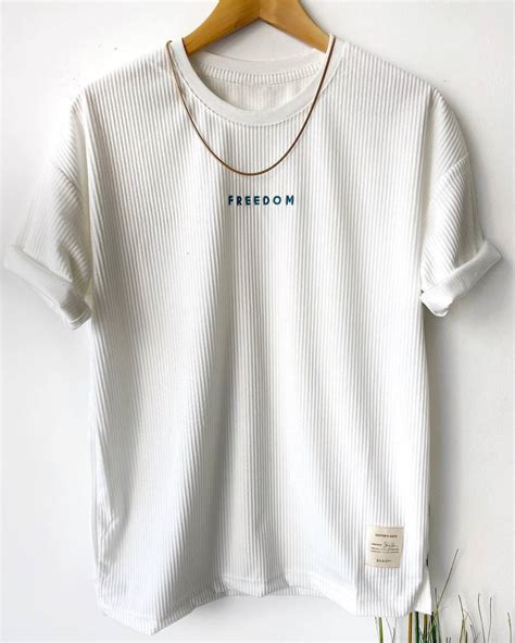 Мужская Вельветовая Белая Футболка Оверсайз с Вышитой Надписью Freedom Купить на Odin