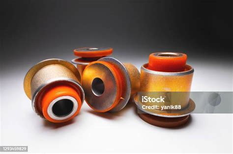 자동차용 폴리우레탄 프론트 서스펜션 부싱의 새로운 세트 오프로드 차량의 전방 차축의 조용한 블록 강철에 대한 스톡 사진 및 기타 이미지 Istock