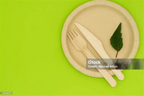 생태 판 포크 나이프 및 유리 친환경 퇴비화 일회용 및 재활용 가능한 재료 제로 플라스틱 지구를 구하고 플라스틱을 멈추십시오