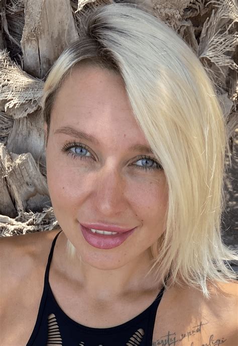 My Face Is Kissed By Sunshine Here 🌞 And Blue Eyes Look Like A Sea R Faces