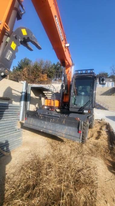 건설기계 상용차 산업용물류기계 매매 굴삭기 지게차 로더 덤프 특장차 등 모든 중장비 Band