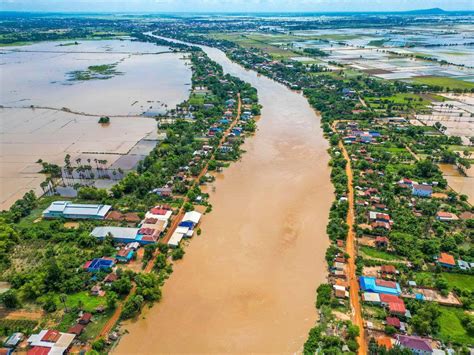 ក្រសួងធនធានទឹក ចុះពិនិត្យស្ថានភាព កម្ពស់ទឹកស្ទឹងសែន ហក់ឡើងខ្លាំងជិតដល់កម្រិតអាសន្ន Tnaot