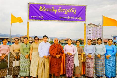 Shan News Burmese Version ပင်လုံမြို့တွင် စစ်ခေါင်းဆောင်မိသားစု ကျောင်းဆောင်ရေစက်ချပွဲ ပ