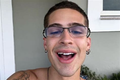 Sem Camisa João Guilherme Posa Ao Lado De Bruna Marquezine Metrópoles