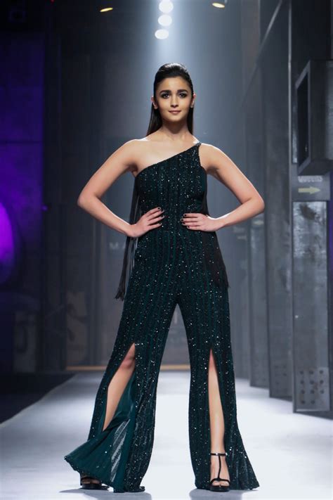30 Most Beautiful Bollywood Actresses Of All Time Hood Mwr