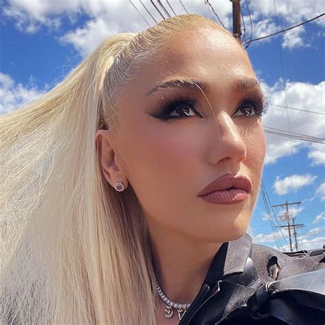 Gwen Stefani S Transforms M Home With Blake Shelton Into Dazzling Display Of Color Hello