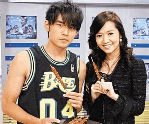 周杰伦侯佩岑曾经有多甜，事业巅峰公开恋情，为女友写歌，磕了一颗过期糖才华