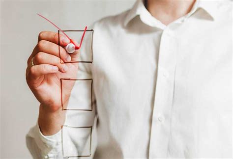 تفکر انتقادی چیست؟ مراحل راه های پرورش و تقویت تفکر نقادانه