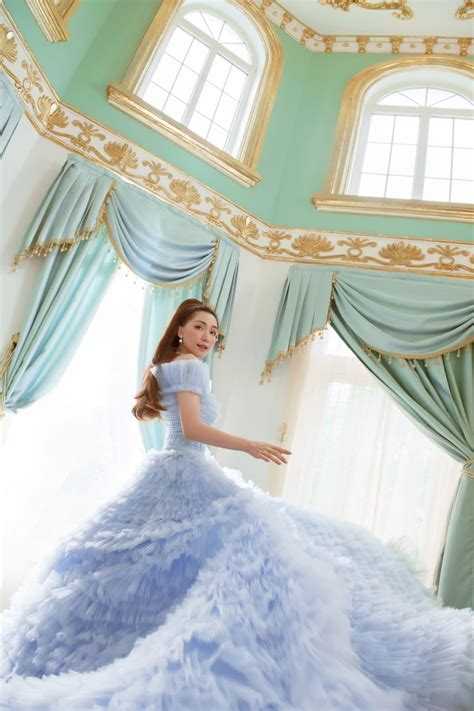 Hòa Minzy Xinh đẹp Như Công Chúa Trong Bộ ảnh Mừng Tuổi Mới Báo điện