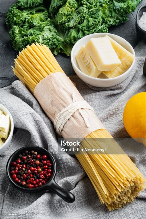 이탈리아 음식 회색 배경에 야채 올리브 오일 허브와 파스타 개념에 대한 스톡 사진 및 기타 이미지 개념 건강한 식생활 고전 양식 Istock