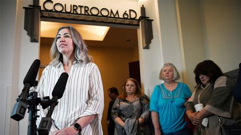 Debate Over Radonda Vaught Case Hits Nashvilles Da Race Axios Nashville