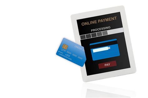 흰색 배경에 컴퓨터 태블릿에 신용 카드로 온라인 지불 응용 프로그램 Brand Name Online Messaging Platform에 대한 스톡 사진 및 기타 이미지