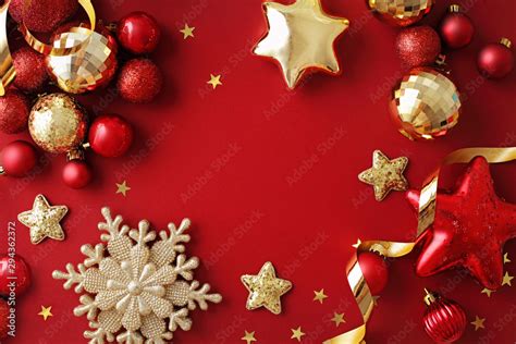 Red And Gold Christmas Ornaments Wallpaper