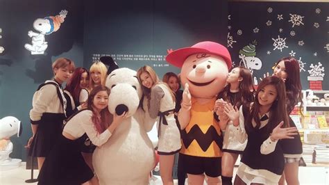 Twice X Snoopy Peanuts 홍보대사 트와이스 12월 24일 대개봉 귀요미와 트둥이가 만났어요 많은 기대부탁드립니다 Snoopy Twice