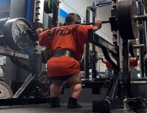 “this Is Insane” Dwarf Bodybuilders Mind Numbing 545lbs Squat Leaves