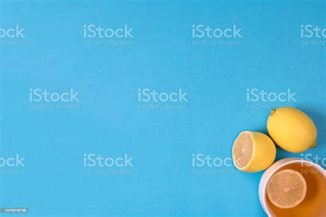 허벌 의학입니다 파란색 배경에 대체 건강 관리입니다 최고의 볼 수 있습니다 공간에 복사 합니다 평면 배치 0명에 대한 스톡 사진