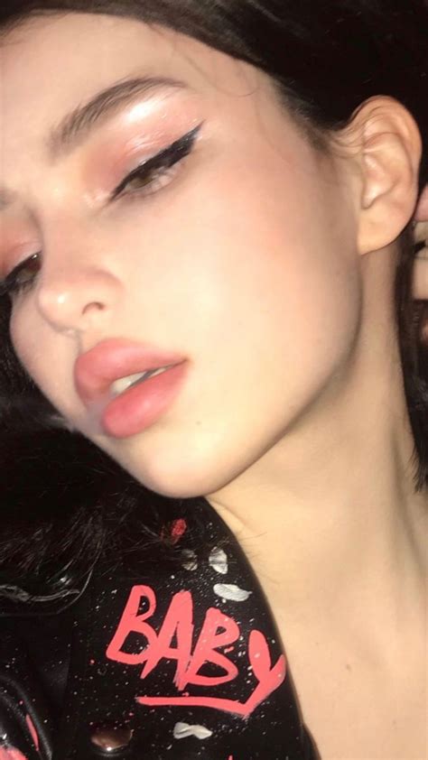 Пин от пользователя Ssshhhiiittt 🤏 на доске Makeup Виды макияжа Идеи макияжа Курящая девушка