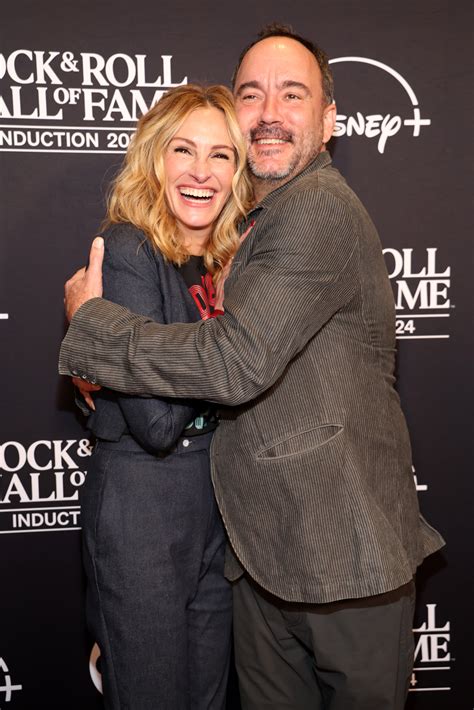 Julia Roberts 56 Stuns Fans With Shorter Blonde Hair At The Rock