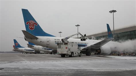 武汉天河机场双跑道关闭至今日1200，已取消航班278架次七环视频澎湃新闻 The Paper