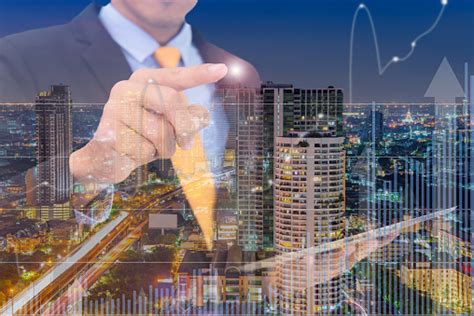 도시 배경 이중 노출 스타일에 금융 그래프와 태블릿을 사용 하 여 비즈니스 남자 무역 개념 경영자에 대한 스톡 사진 및 기타 이미지 Istock