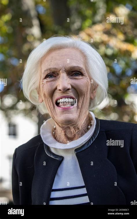 Photo Jeff Gilbert 08th October 2022 Cheltenham Literature Festival Gloucestershire Mary