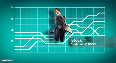 사업가 그래프와 간단한 배경에서 점프 그것에 그렸다 진행의 개념입니다 공중 부양에 대한 스톡 사진 및 기타 이미지 공중 부양 개념 개념과 주제 Istock