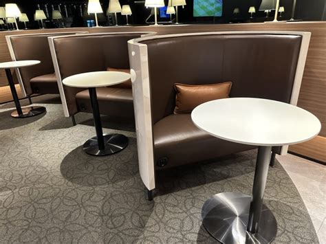 Starluxairlinestaipeilounge05