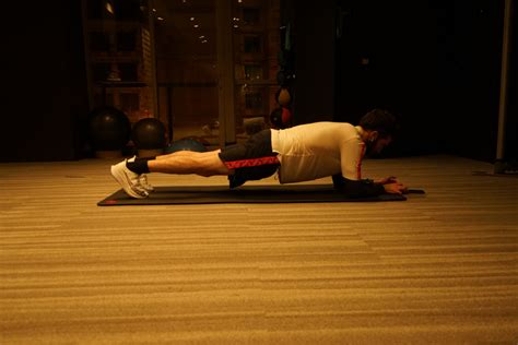 무료 이미지 적합 판자 깔기 운동 체육관 연습 나이키 공연 예술 팔 인간의 몸 바닥 보도 자료 체력 근육 널빤지 견목 6000x4000