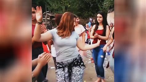 رقص دختر خوش اندام و خوشگل در جشن عروسی کاربر 8922