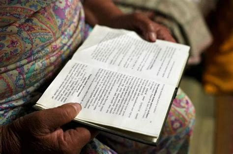 Пап Францисын айлчлалыг хүлээж буй Монгол эмэгтэйг Ройтерс агентлаг онцолжээ