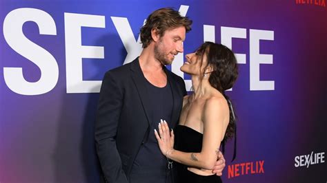 Sex Life Adam Demos Sulla Sua Co Star E Fidanzata Sarah Shahi È Una Dea