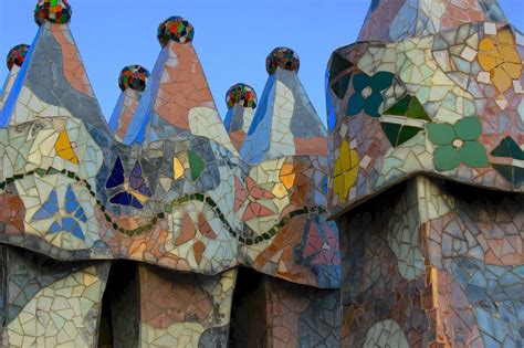 Barcelonas Colorful La Manzana De La Discòrdia The Block Of Discord