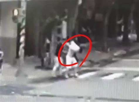 快訊新北永和仁愛路上傳砍人！背部、腹部多處刀傷 滿身是血