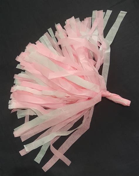Pompones De Porristas Como Hacer Pompones Pompones De Porrista Pompones