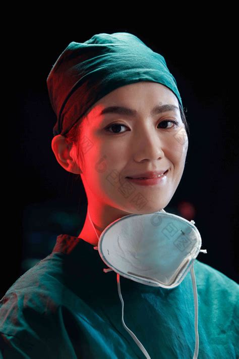 青年女医生肖像 包图企业站
