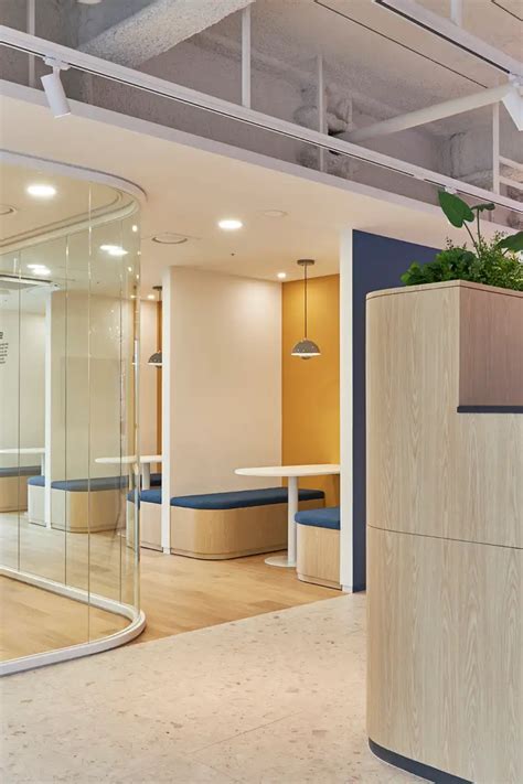 우드톤 따뜻하고 모던한 분위기의 160평 스타트업 사무실 인테리어 서초구 서초동