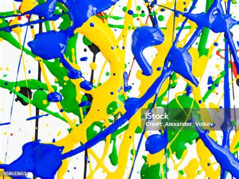 추상적 표현주의 예술 창조적 배경 스플래시와 드립의 예술 흰색 배경에 빨간색 검은 색 녹색 노란색 노란색 파란색 페인트입니다 건강관리와 의술에 대한 스톡 사진 및 기타